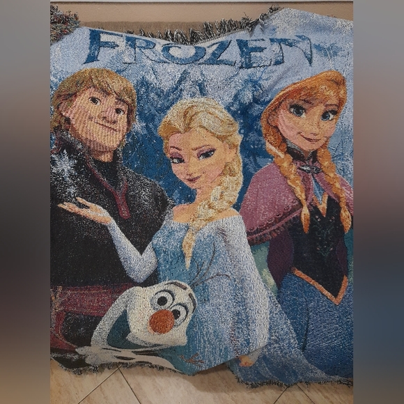 Disney | Other | Walt Disney Frozen Throw Blanket Anna Elsa Olaf ...